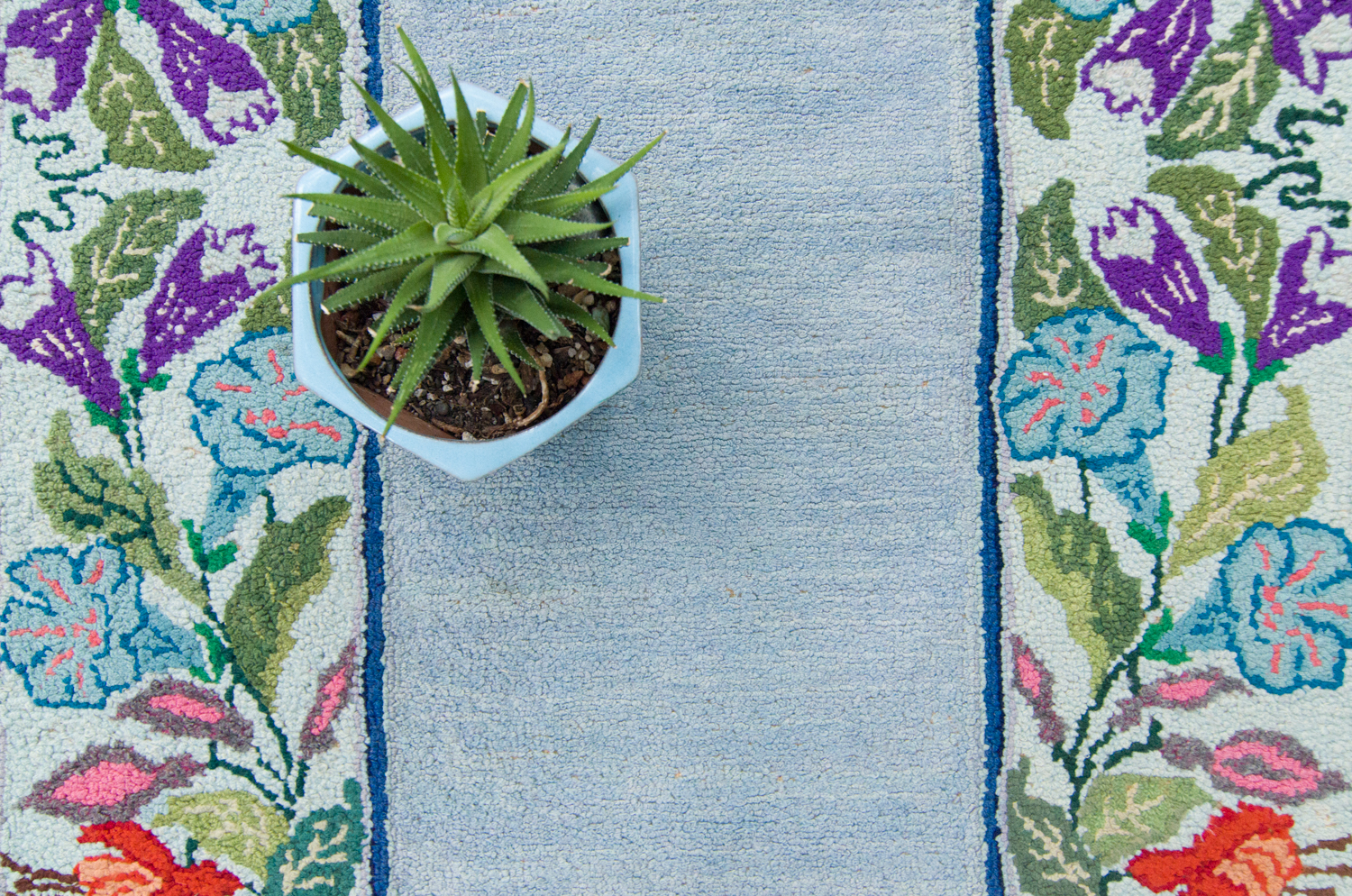 Vintage American Hooked Runner | House of Séance